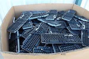 LOT of 50 Mixed Keyboards for Upcycle Projects or Artistic Displays USB ...
