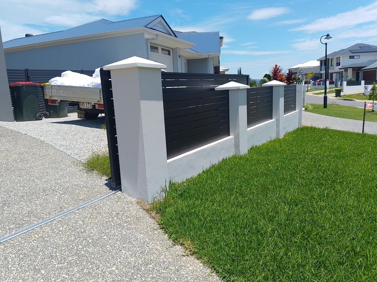 Horizontal Slat Fencing Grouped Black Stratco Usa Horizontal Slat