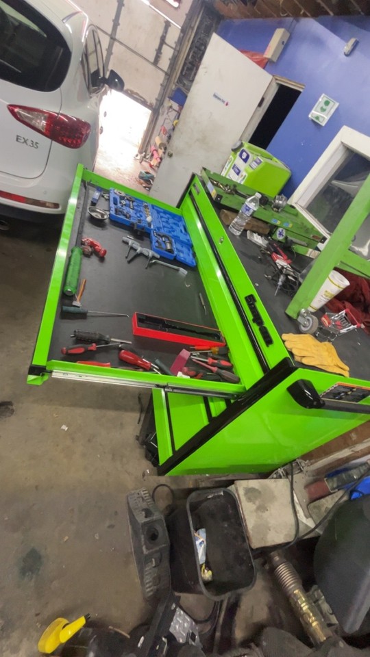 60 inch snap on epic tool box great like new has brand new casters no ...