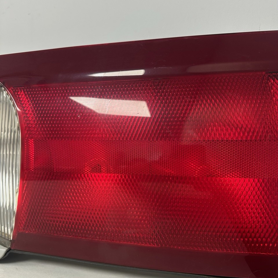 2004-2007 Buick Rendezvous Trunk Lid Mounted Taillight *SOME SCUFFING ...