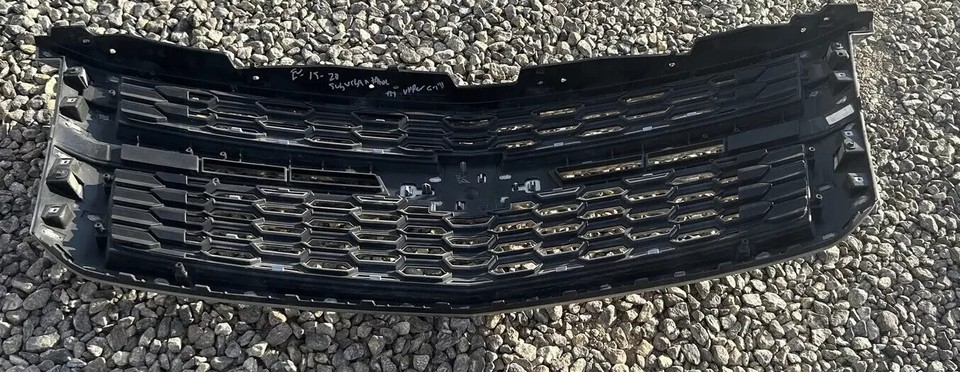 2017-2020 Chevrolet Suburban Tahoe Front Upper Grille GM OEM NEW ...
