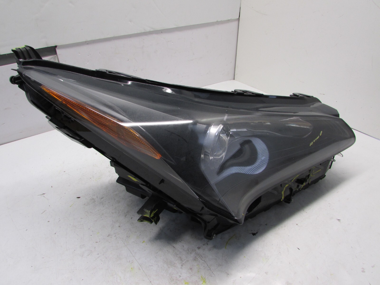 2015-2016-2017 LEXUS NX 200T RIGHT PASSENGER SIDE HEADLIGHT HALOGEN OEM ...