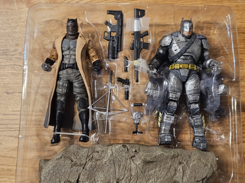 McFarlane DC Multiverse 2‑Pack BATMAN (Knightmare) & ARMOR SUIT NO ...