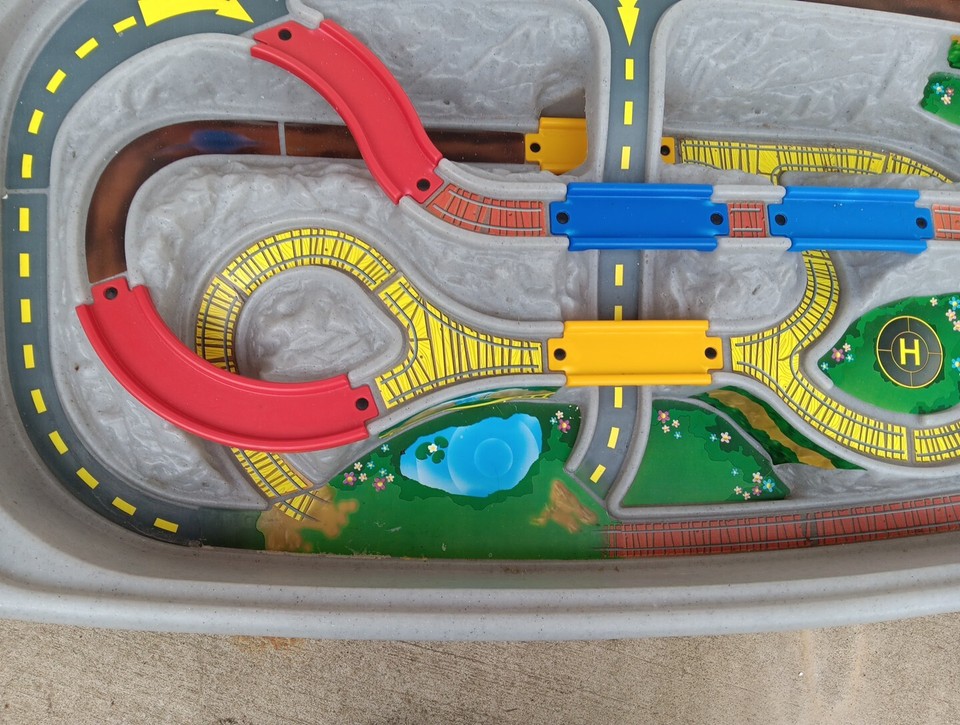 Step2 Deluxe Canyon Road Train & Track Table 46 " ×25" × 26" Plastic ...