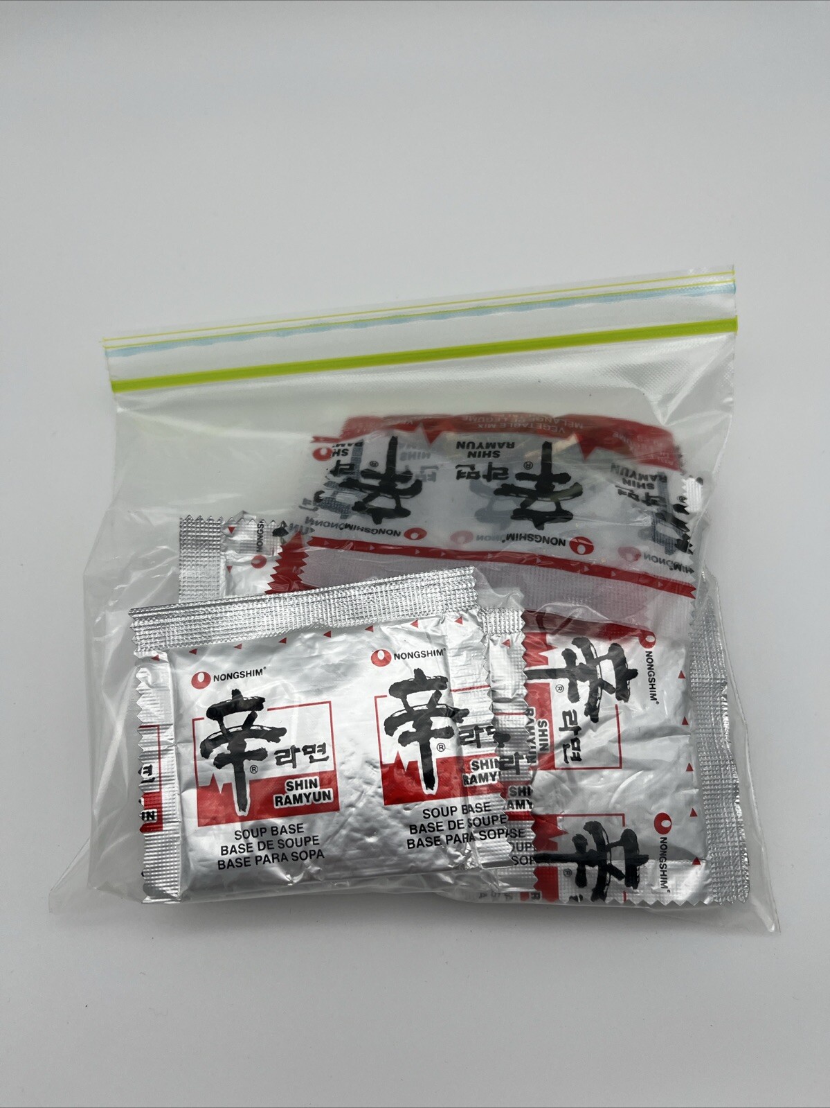 Nongshim Shin Ramyun Lot Of 12 Gourmet Spicy Noodle Soup Packets + 2 ...