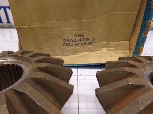 FORD OEM D9AZ-4236-B Differential Side Gear Kit Gears Many 01-06 8.8 8. ...