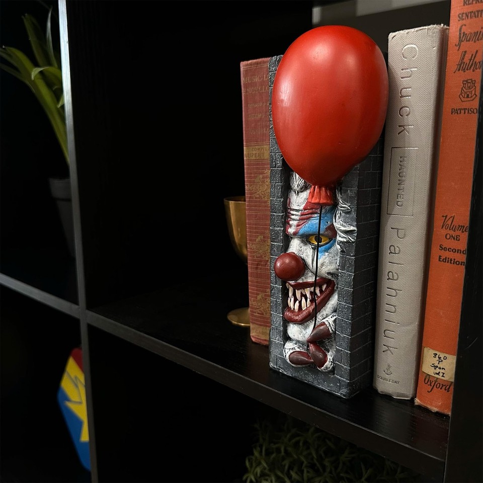 Evil Clown Bookshelf Insert, Creepy Peeping Clown Resin Bookend Shelf ...
