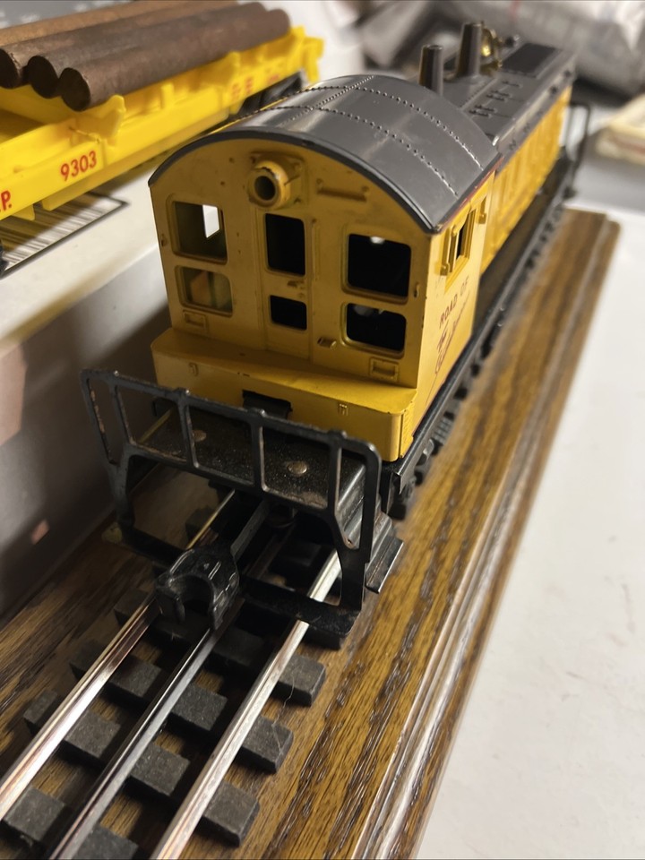 Lionel Postwar Union Pacific Switcher UP 613 W/Bonus UP Log Dump READ ...