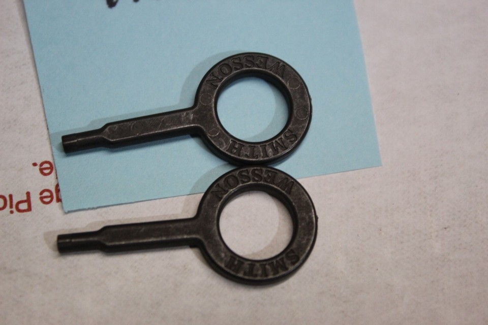FACTORY ORIGINAL Smith & Wesson Keys for Revolver Internal Lock | eBay