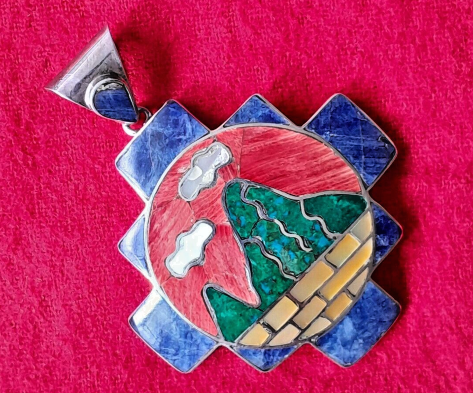 Peruvian pendant with a Machu Picchu design made of Silver with ...