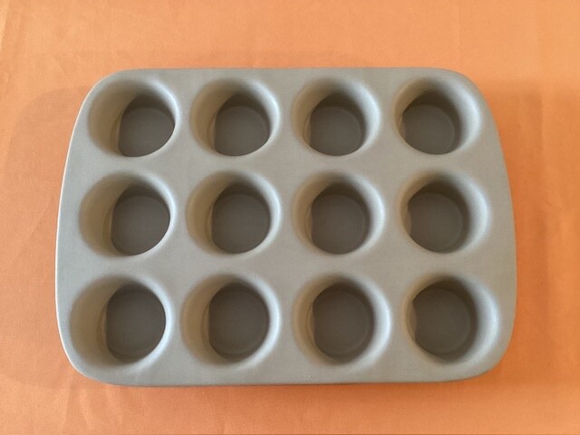 Pampered Chef Family Heritage Collection 12 Muffin Pan Stoneware 1465 ...