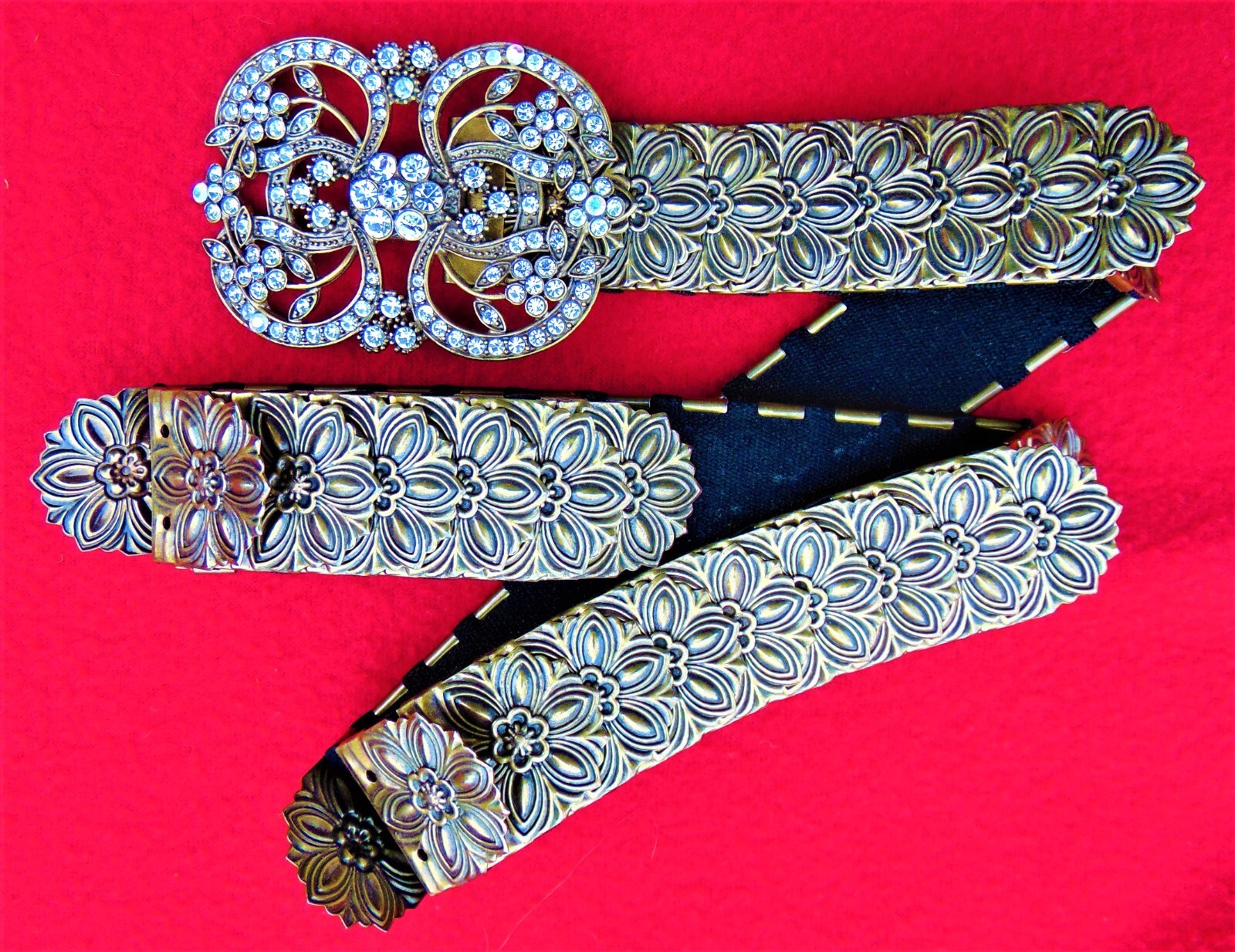 KELLI KOURI GOLDTONE METAL PLATE STRETCH BELT ~ CRYSTAL FLOWER ...