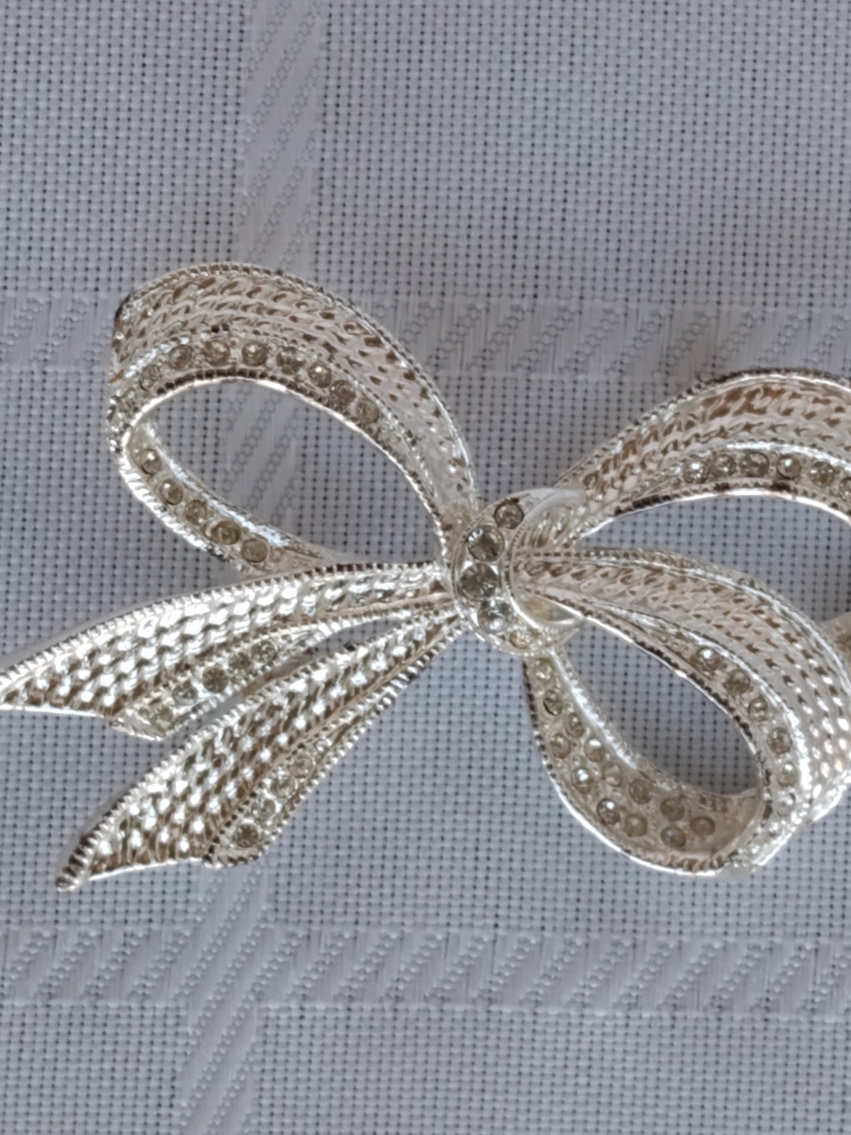 Vintage Roman Ribbon Bow Pin Brooch Silvertone w Rhin… - Gem