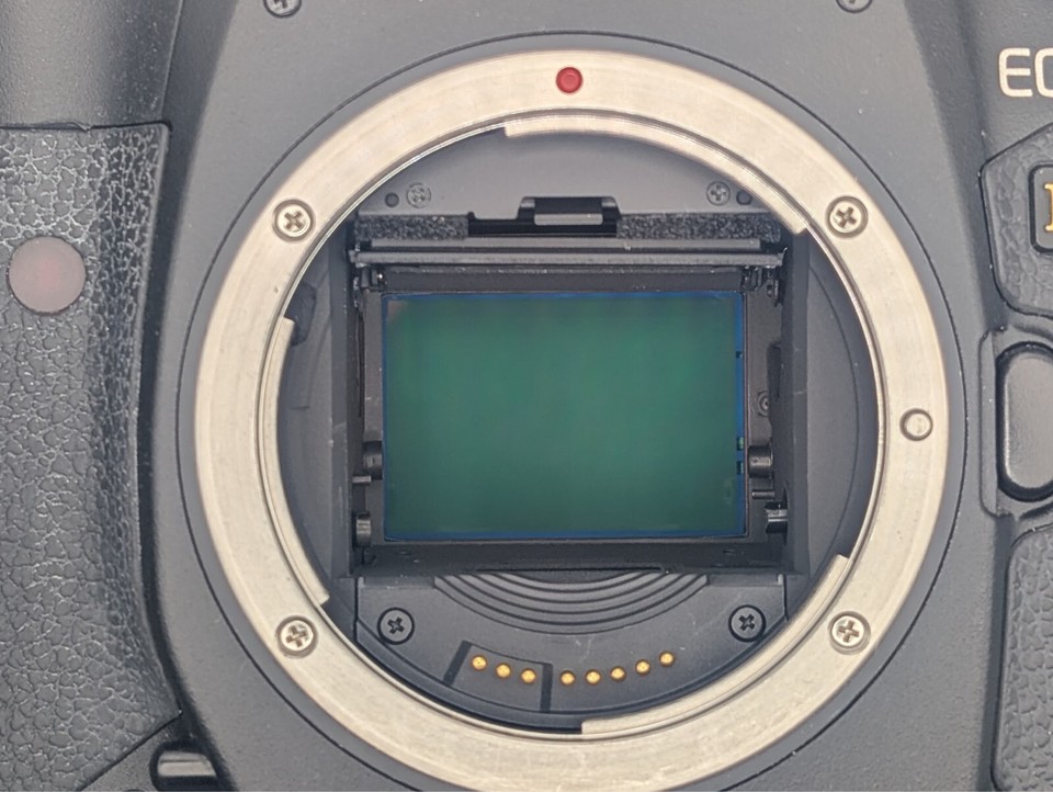 MINT 8K Clicks! Canon EOS 1Ds Mark I, Full Frame 11.1 MP DSLR Body Only ...