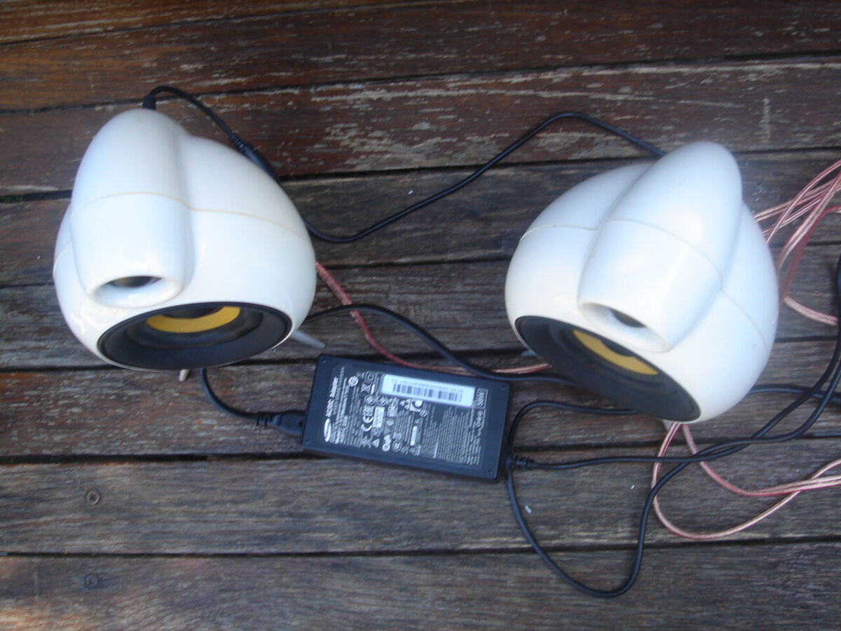 Nice Pair Of Scandyna Micropod Bluetooth Aciive Stereo Nice Pair Of Scandyna Micropod Bluetooth Aciive Stereo