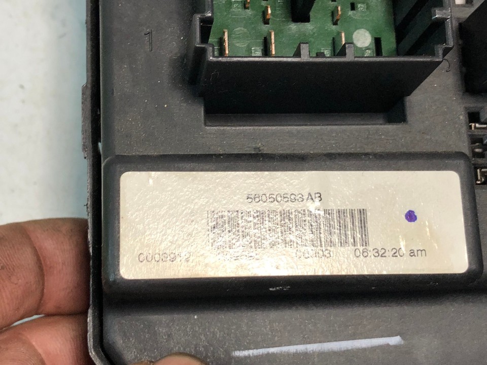 2007 2008 Jeep Commander Interior Fuse Relay Box Control Unit P ...