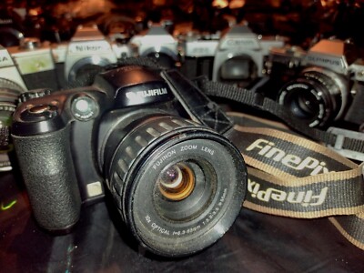 Fujifilm FinePix S Series S5200 5.1MP Digital Camera - WORKS NICE With ...