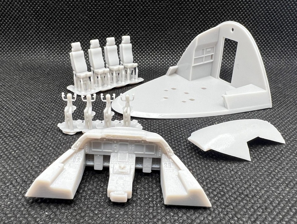 Titan Model Kits 1:72 747-8i | eBay