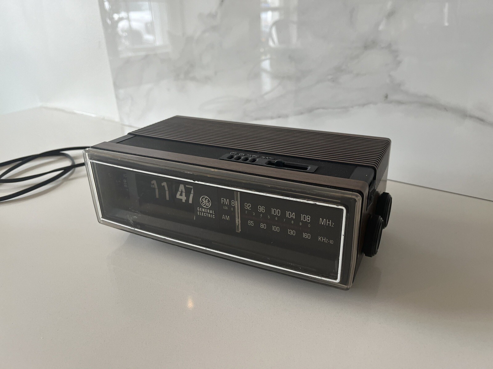Vintage 1984 General Electric GE Flip AM FM Radio Alarm Clock 7-4305D WORKING | eBay