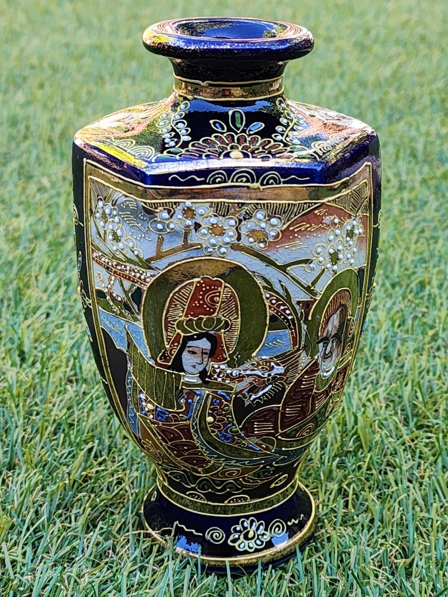 Japanese Vases And Urns Pair Of Japanese Urns ‹ Catalogue — Les