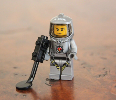 LEGO Minifig MINIFIGURE 60124 Explorer w Metal Detector Volcano ...