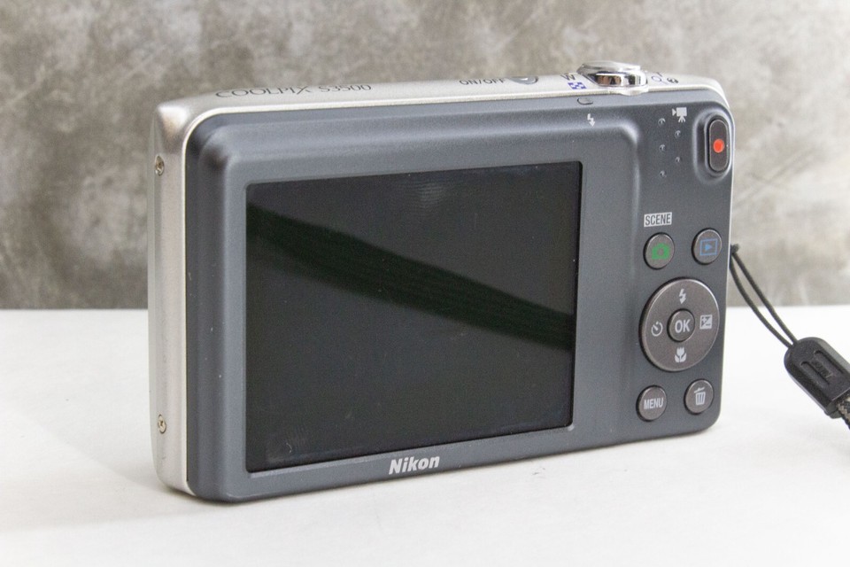 Nikon Coolpix S3500 Camera - 20.1MP, 7x Zoom, - Works/Tested *Shaky ...