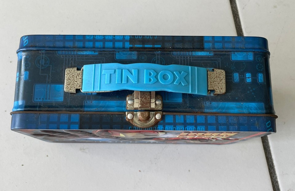 Iron Man 2 I'm Invincible Tin Box 2010 Lunch Box Marvel With 10 Figure ...