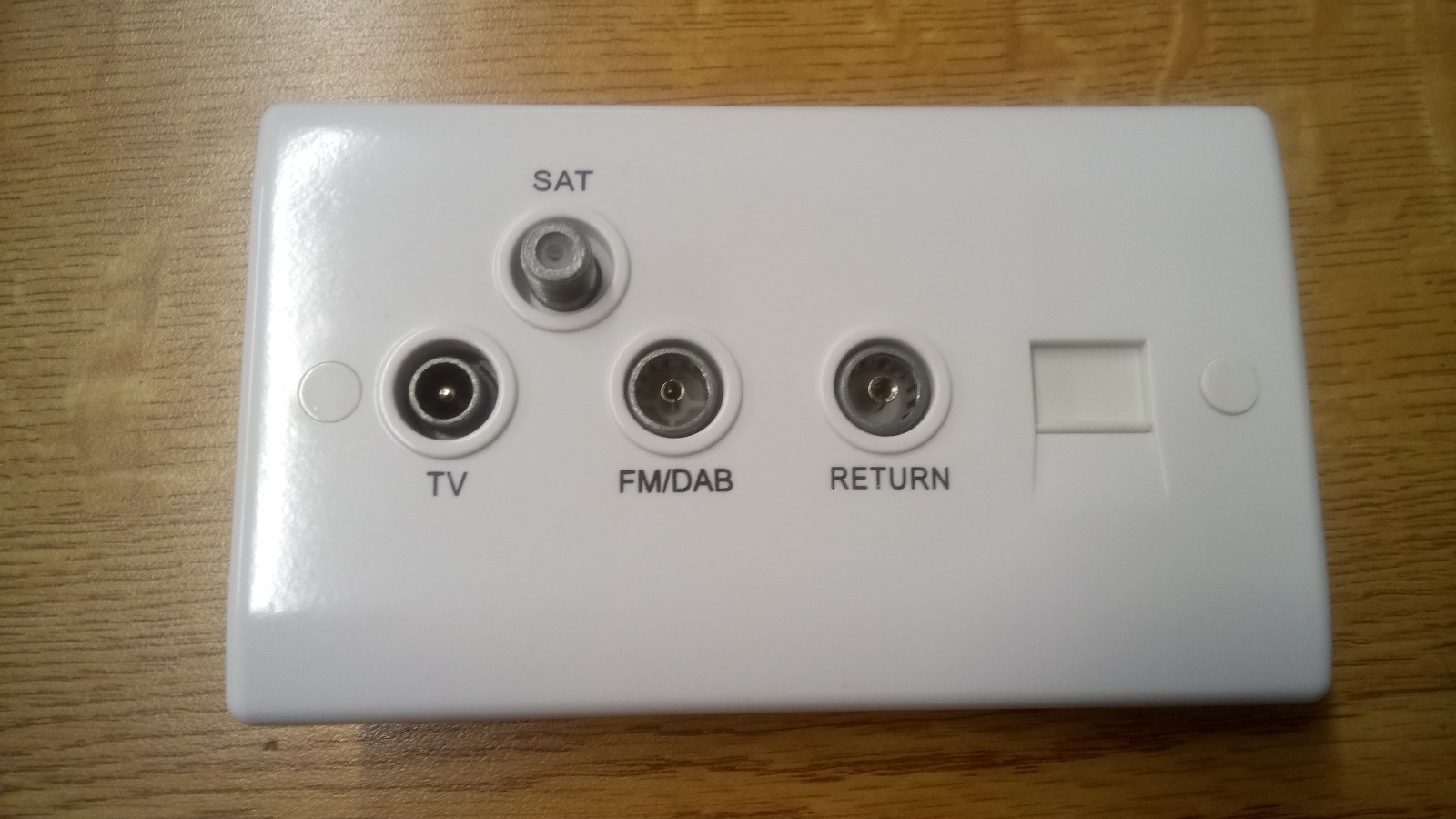 BG Nexus 868 Triplex TV/FM/SAT with Return & Slave Telephone Outlet ...