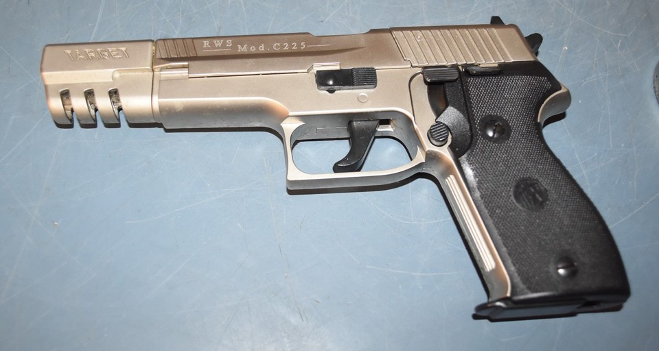 Vintage RWS C225 .177 4.5mm Caliber Co2 Air Pistol Sig Sauer P225 ...