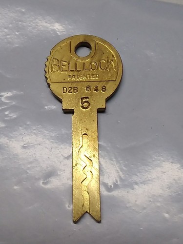 Bell Lock Key Antique Slot Machine Jukebox Penny Arcade # D2B648 D2B ...