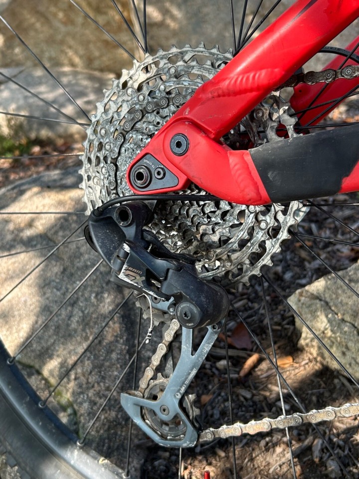 2022 Medium Canyon Neuron 5 mountain bike *with upgraded fork and ...