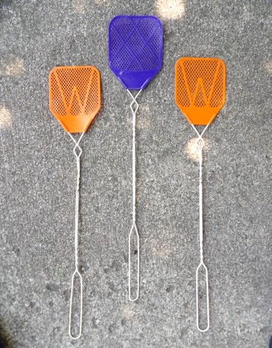 3 Vintage Wire Metal Handle Fly Swatter ENOZ Willert Orange & Plasti ...