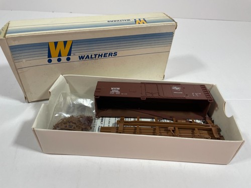 Walthers 932-3211 HO Scale 40' Plug Door Box Car Kit Milwaukee MILW | eBay