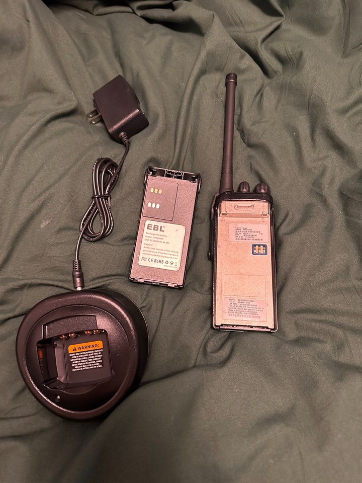 MOTOROLA HT750 VHF 136-174 MHz FM, 1-5 watt output, 16 channels ...