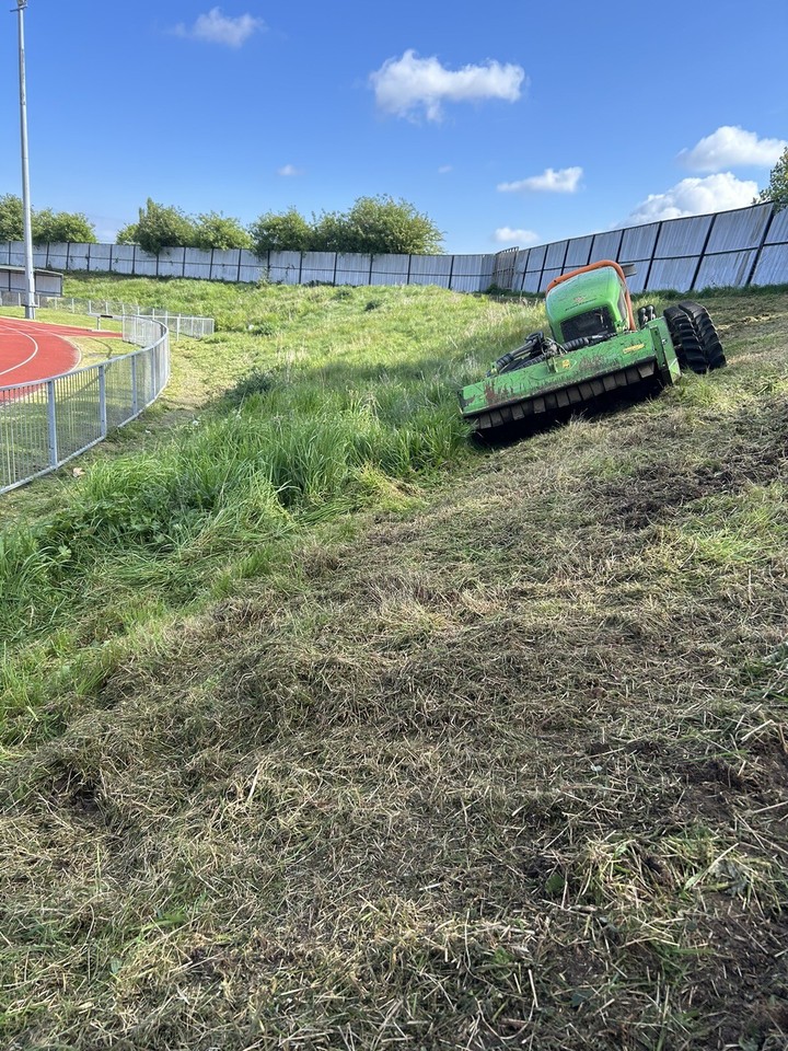 Robocut, Embankment flail mulcher, bank Mower, Remote Flail, Green ...