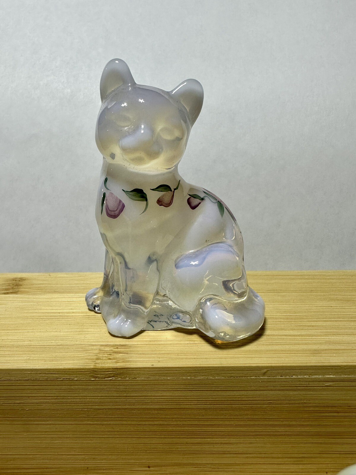 FENTON ART GLASS White OPALESCENT CAT HAND PAINTED & SIGNED BY Selman ...