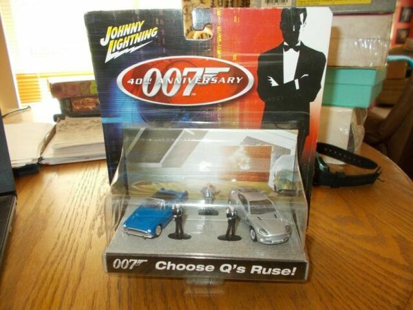 Johnny Lightning James Bond 007 Goldfinger Playing Mathis 2002 for sale ...