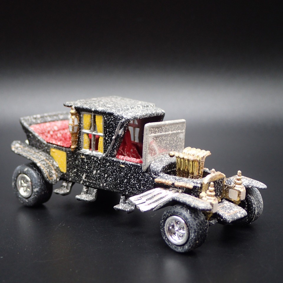 THE MUNSTERS BARRIS KOACH CUSTOM BARN FIND 1:64 SCALE DIORAMA DIECAST ...