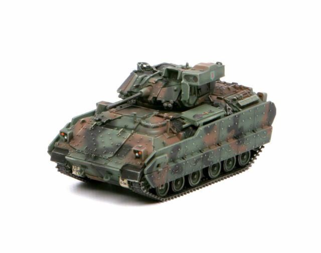 Dragon Armor 60034 M2a2 1/72 Bradley 1st INF Div. Big Red One Germany ...