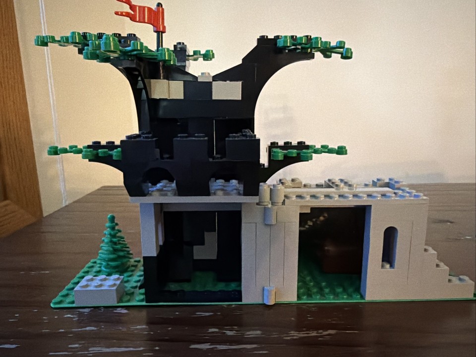 LEGO Camouflaged Outpost Forestmen Vintage Castle 6066 HORSE AND BUILD ...