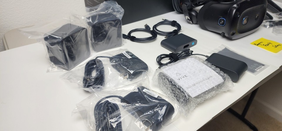 HTC Vive Cosmos Elite VR Headset Kit + NEW 2 Controllers & 2 NEW Base ...
