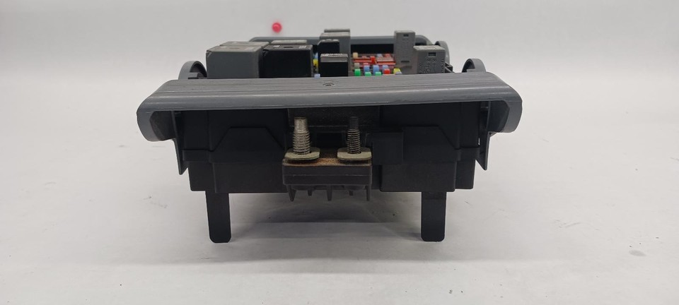 '10-'13 CHEVROLET SILVERADO 1500 Engine Fuse Box 5.3L OEM 1 Year ...
