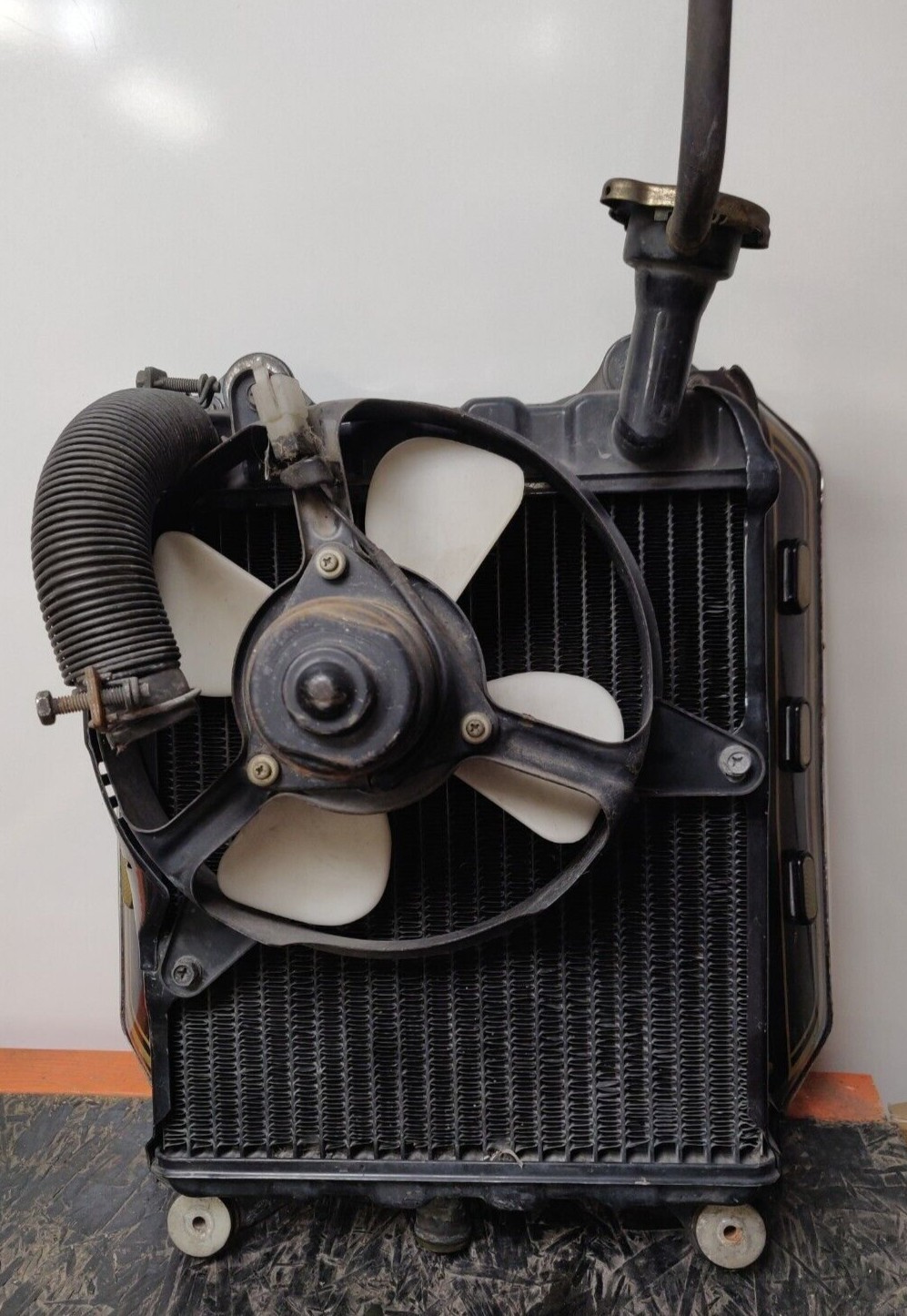 76-79 HONDA GOLDWING GL1000 RADIATOR/FAN ASSEMBLY + SHROUD/TRIM - 19010 ...
