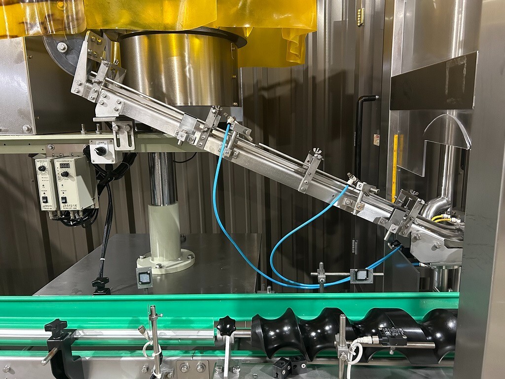 2016 SK Pack Bottling Line Bottle Rinser, Filler Capper Sleeve Labeler ...