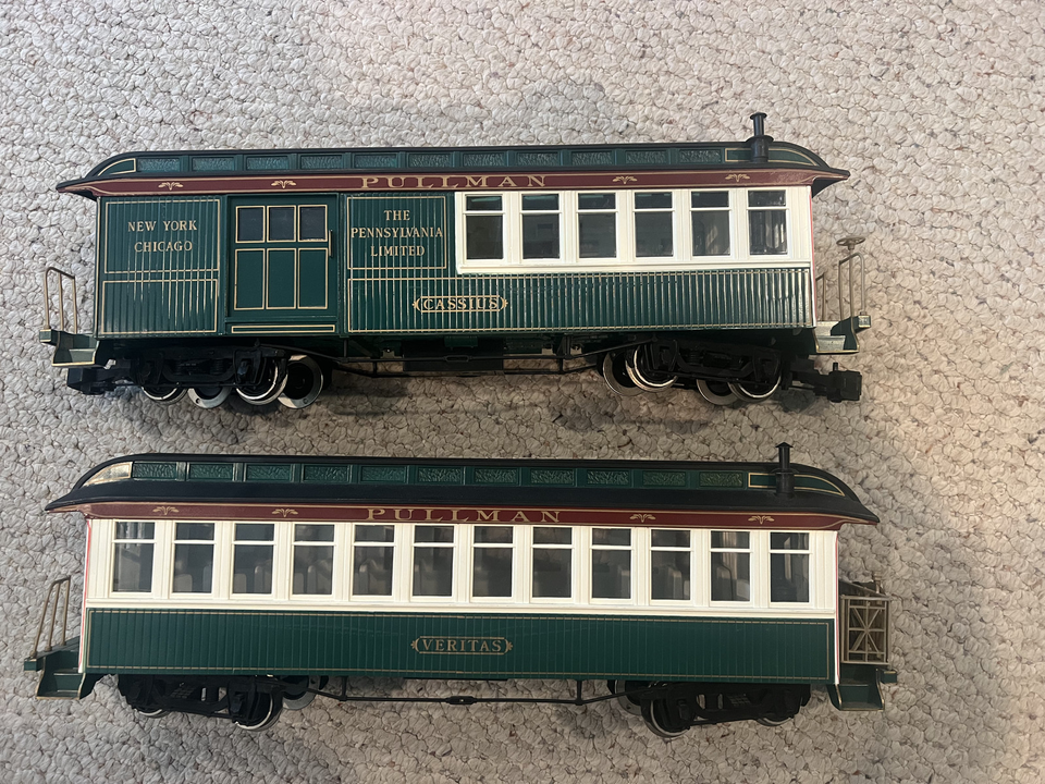 Bachmann Assorted G Scale Freight Cars (2 box cars,2 passenger cars,1 ...