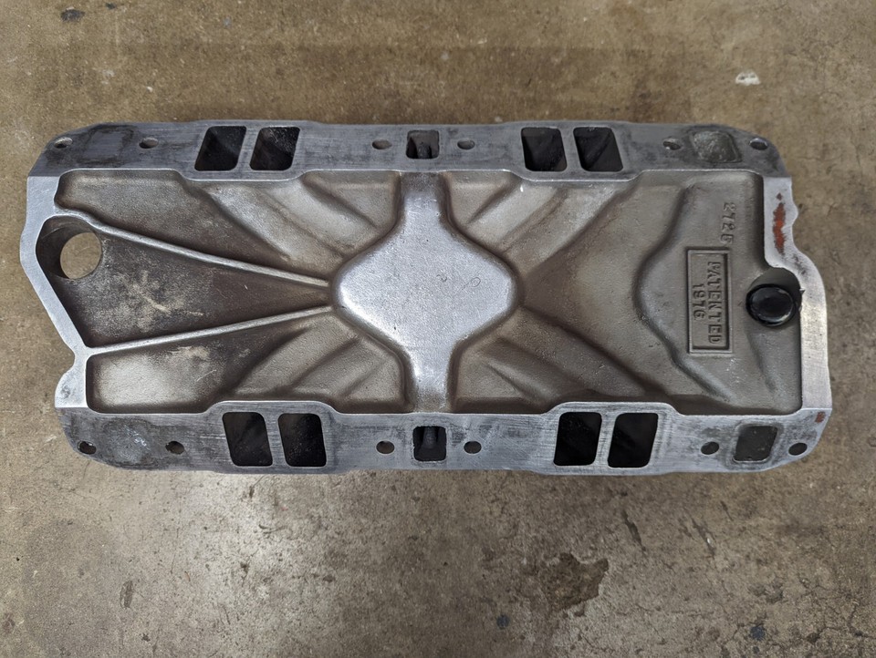 EDELBROCK TORKER 2725 INTAKE Manifold Chevy 283 302 327 350 400 SBC ...