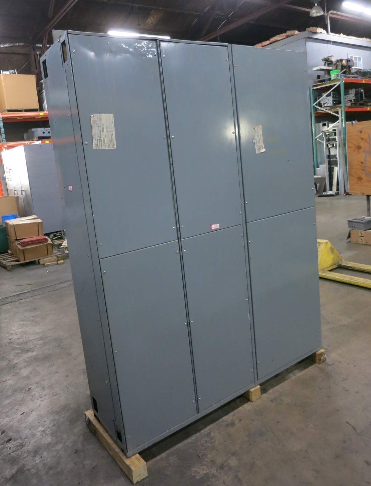 Square D Model 4 1200/300A MCC Motor Control Center 3x Section Main ...