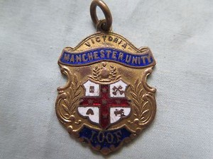 MANCHESTER UNITY IOOF of VICTORIA ENAMEL BADGE c1910s INDEP ORDER of ...