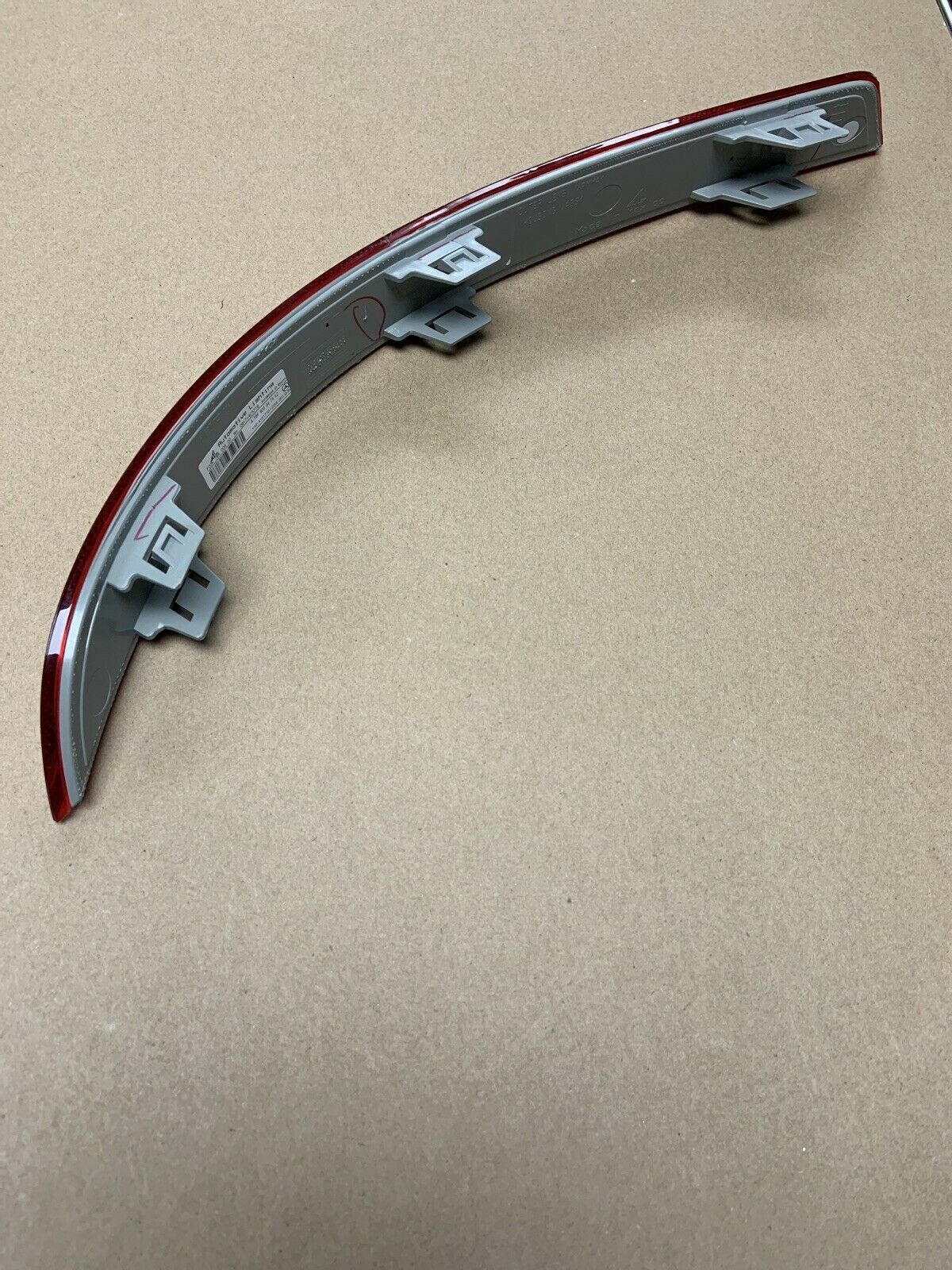 OEM New Mercedes-Benz Reflector 166-820-04-74 Right Hand Side | eBay