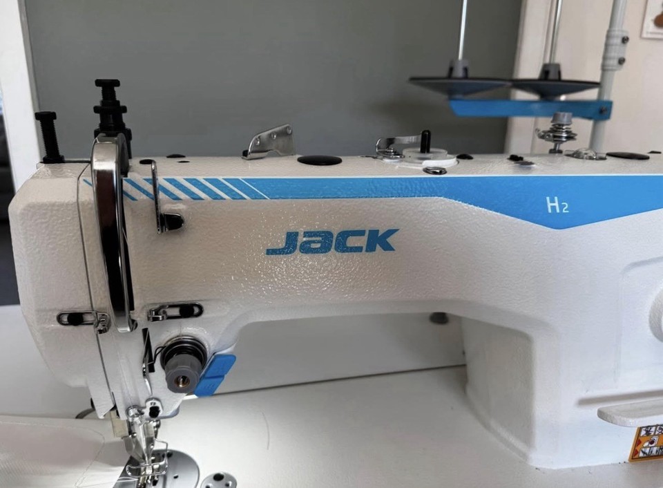 Jack H2 Industrial Sewing Machine, With Table | eBay UK